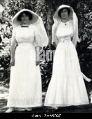Nona and Agnes (Daisy) Hay 1913 Stock Photo - Alamy