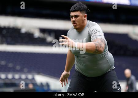 Offensive lineman Jaylen Raymond Chan-Tung, of New Zealand ...