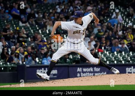 Milwaukee Brewers' Hoby Milner pitches during the fifth inning of a ...
