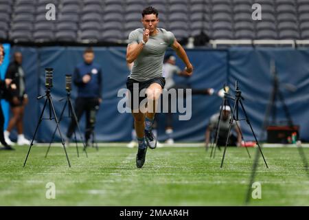 Tight end Patrick Murtagh, of Australia, participates in a drill at the ...