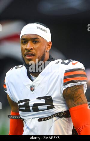 Cleveland Browns safety Grant Delpit (22) runs up the field during an ...