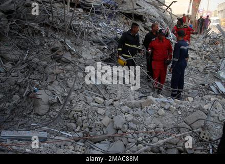 Iraqi emergency and rescue personnel search for survivors in the rubble ...