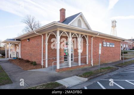 DALLAS, NC, USA-5 JANUARY 2023: Side view of historic 1848 Gaston ...