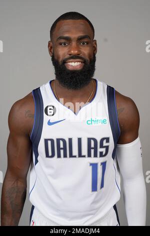 Dallas Mavericks forward Tim Hardaway Jr. reaches for the ball against ...