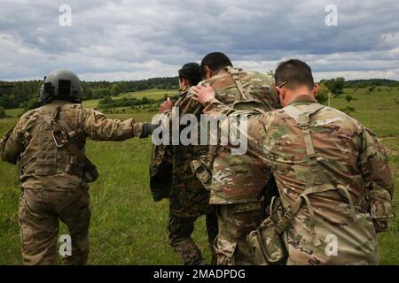 U.S. Soldiers and a Bosnian soldier conduct medical evacuation training ...