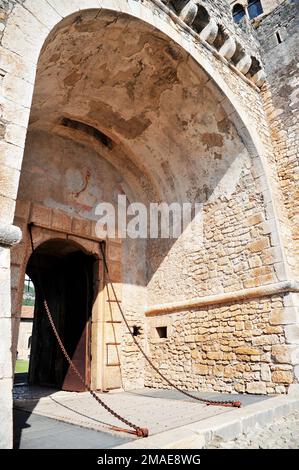 Italian medieval castle: Drawbridge detail. Typical ancient Castle in ...