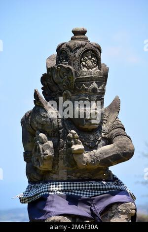 Balinese statue at Tanah Lot Temple, Bali, Indonesia Stock Photo - Alamy
