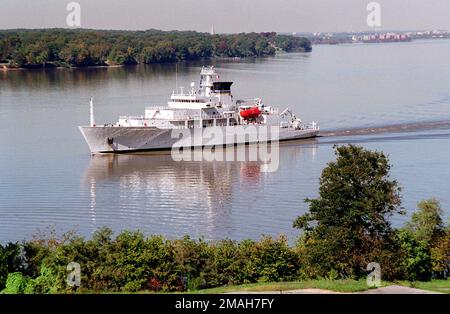 The Military Sealift Command oceanographic survey ship USNS Henson ...