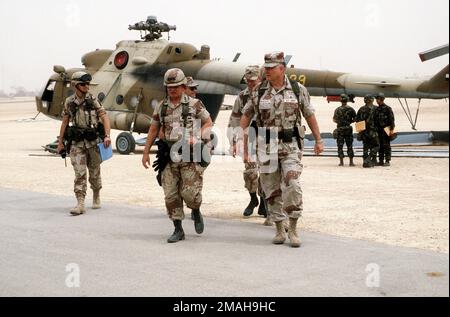 Captured Iraqi Mil Mi-8 Stock Photo - Alamy