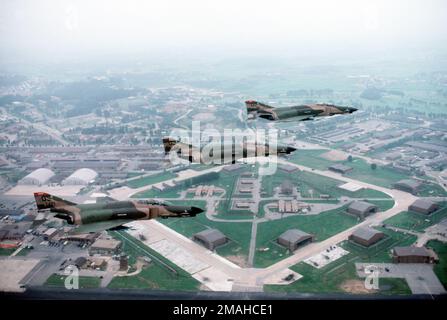 A right side view of an F-4E Phantom II and an F-4G Advanced Wild ...