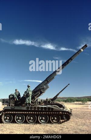 M107 175 mm self-propelled gun Stock Photo - Alamy