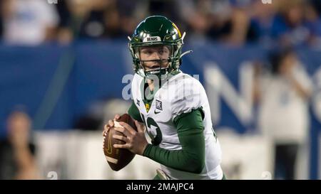 Baylor quarterback Blake Shapen (12) passes during the first half of an ...