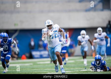 North Carolina tight end Kamari Morales (88) hauls in a touchdown pass ...