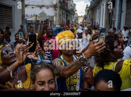 Faithful watch the procession honoring the Virgen de la Caridad del ...