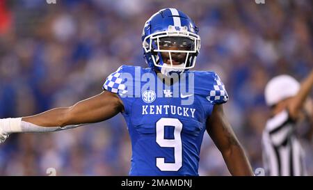 Kentucky wide receiver Tayvion Robinson (9) celebrates with wide ...