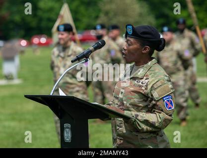Col. Fenicia L. Jackson, 10th Mountain DSB Commander, came out to ...