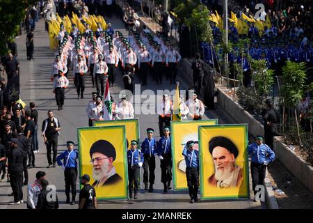Hezbollah al-Mahdi scouts, carry a replica of the Dome of the Rock ...