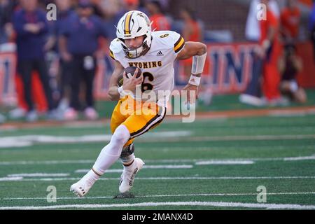 Wyoming quarterback Andrew Peasley carries the ball during an NCAA ...