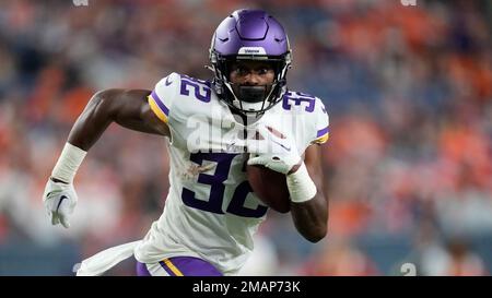 Minnesota Vikings running back Ty Chandler (32) runs against the ...