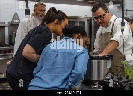 Pregnant and postpartum Soldiers had the opportunity to prepare and eat ...