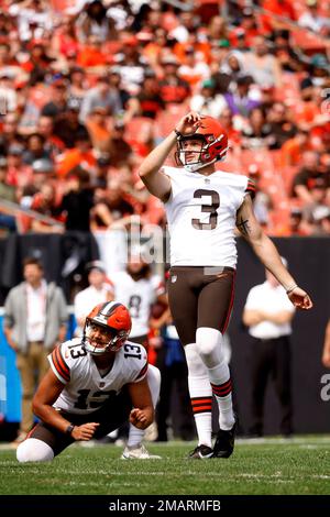 Cleveland Browns place kicker Cade York (3) kicks the game winning ...