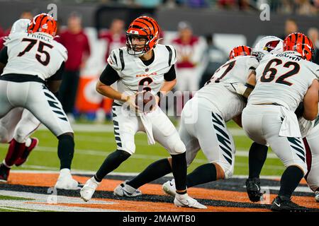 Cincinnati Bengals quarterback Jake Browning, center, plays during an ...