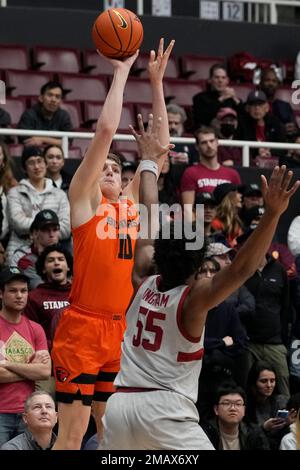 Oregon State's Tyler Bilodeau, left, and Dzmitry Ryuny, right, grab for ...
