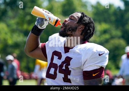 Washington Commanders defensive tackle David Bada (64) pursues Carolina ...