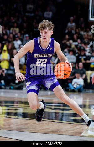 Washington guard Cole Bajema (22) drives to the basket while defended ...