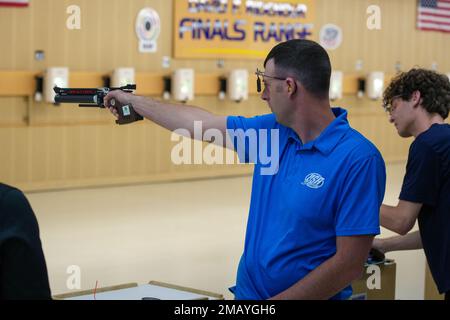 Staff Sgt. Nick Mowrer and Spc. Charles Platt compete in the 2022 Men's ...