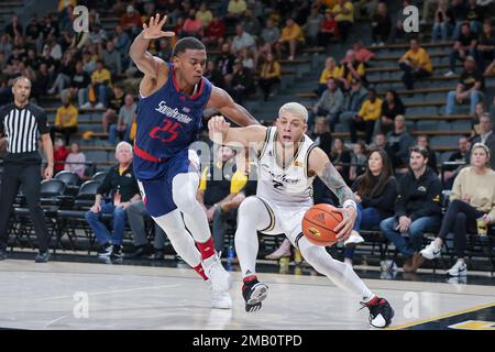 Southern Miss guard Neftali Alvarez (12) shoots a layup against ...