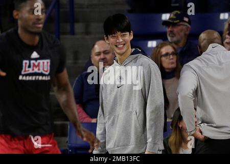 Gonzaga forward Jun Seok Yeo (21) controls the ball while defended by ...