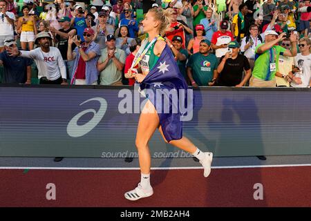 Eleanor Patterson, of Australia, celebrates after winning the gold ...
