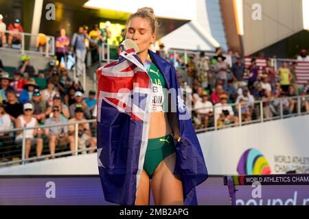 Eleanor Patterson, of Australia, celebrates after winning the gold ...