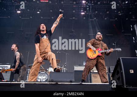Chris Steele, left, George Pettit and Wade MacNeil, of Alexisonfire ...