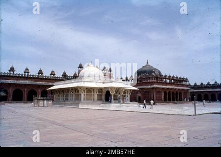 Dargah of Hzrt Saleem Chisti, Fatehpur Sikri: Salim Chishti was a Sufi ...