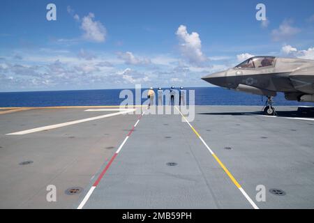 PHILIPPINE SEA (June 4, 2022) Boatswain’s Mate 2nd Class Devin Dugger ...