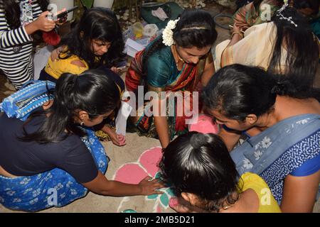 kolam drawing deepavali Stock Photo - Alamy