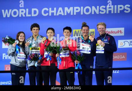 Grace Reid and James Heatley of Great Britain celebrate after the mixed ...