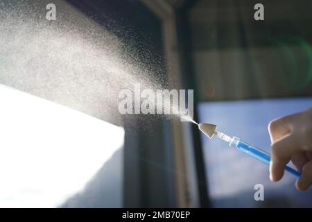 Nebulizing a drug for intranasal application with a mucosal atomization ...