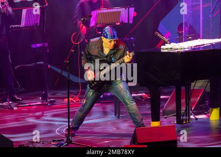 Neil Lockwood is the former lead singer with ELO Part 2 performing on P ...