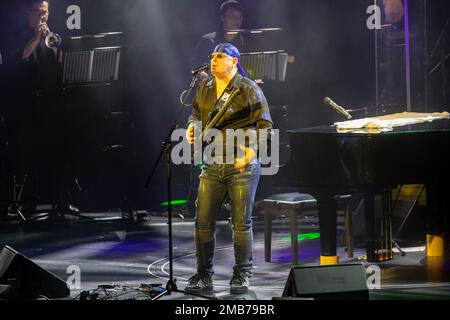 Neil Lockwood is the former lead singer with ELO Part 2 performing on P ...