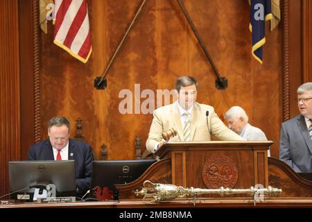 South Carolina House Speaker Murrell Smith, R-Sumter, left, tries to ...