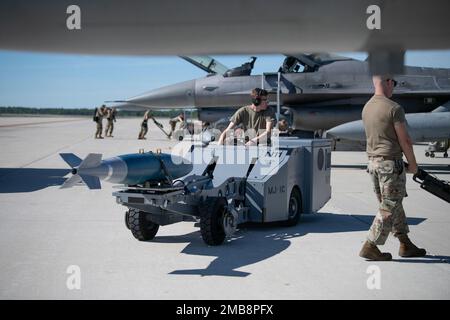 Crew chiefs and members from the 138th Equipment Maintenance Squadron ...