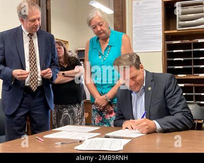 New Hampshire Gov. Chris Sununu delivers his first State of the State ...