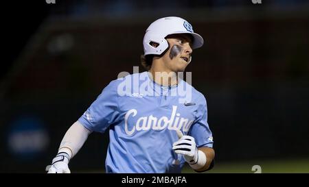 North Carolina's Vance Honeycutt (7) runs to the dugout during an NCAA ...