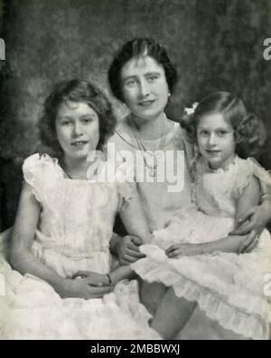 Lady Elizabeth Bowes-Lyon and the Countess of Strathmore, Glamis Castle ...