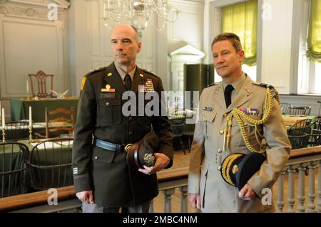 Maj. Gen. Rodney Faulk (right), commanding general of the Army Reserve ...