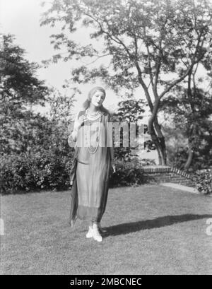 Person wearing a mask made by W.T. Benda, 1925 Sept. 20 Stock Photo - Alamy