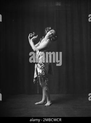 Cowan, Rosamonde, Miss (Rose Rolanda ; Mrs. Miguel C.), 1921 Mar. 1 ...